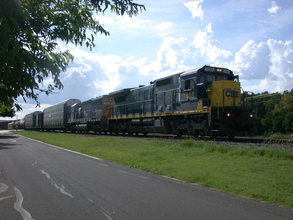 CSX 7498 18Sep2004 EB Crossing Burnet Street
